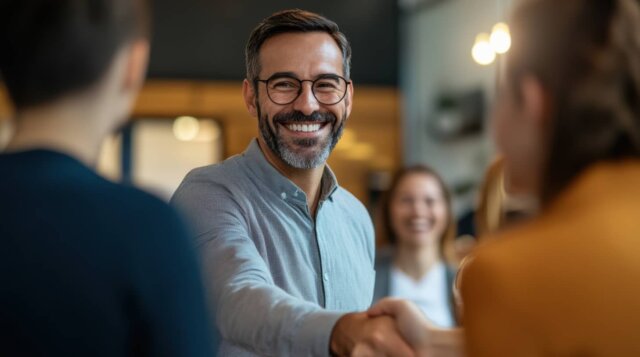 6 ways to build an employee referral program that works